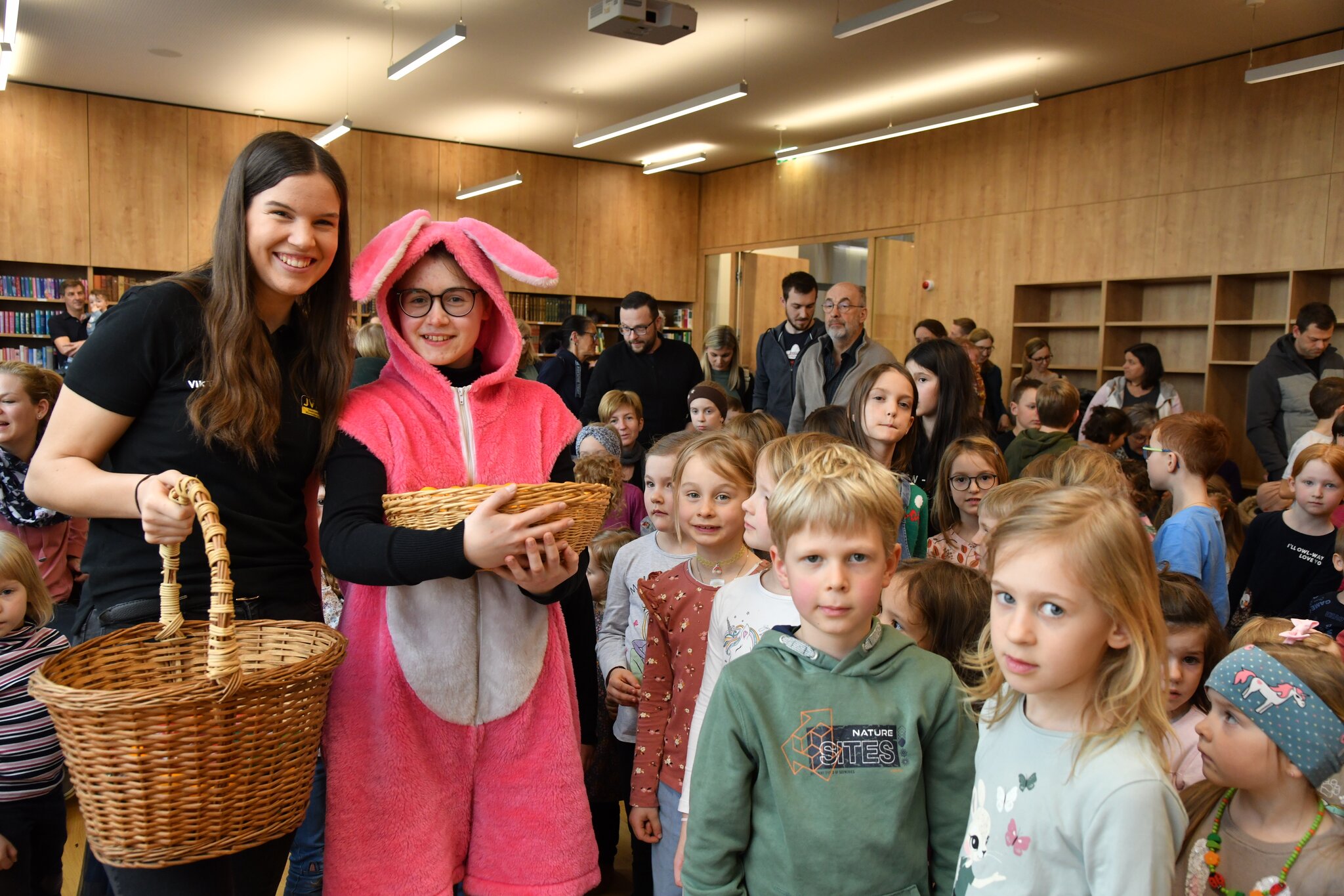 Verein EKiZ Wichtelhaus & JVP Oberneukirchen: Hurra, der Kasperl und Osterhase waren da ...