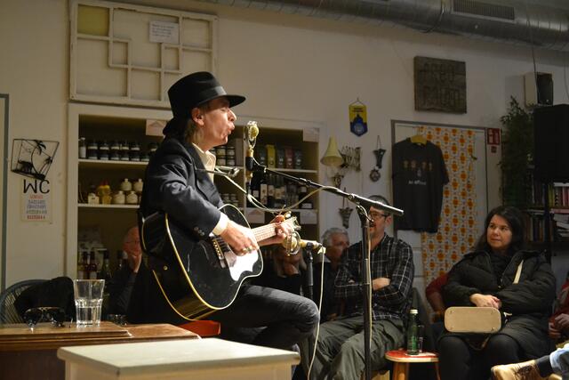 Container Concert im Freuraum: Ernst Molden und Sohn zu Besuch in ...
