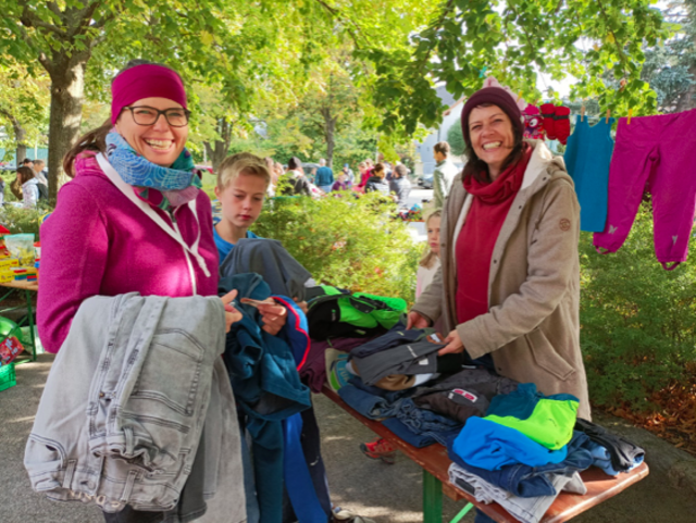 Schatzsuche am Kirchenplatz: Outdoor Kindersachen-Flohmarkt in Baden ...