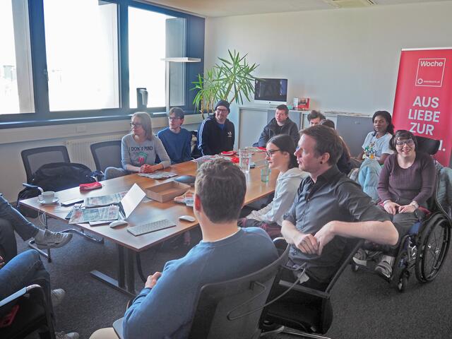 Besuch im Tower: Redaktionskollegen von "atempo" bei Regionalmedien ...