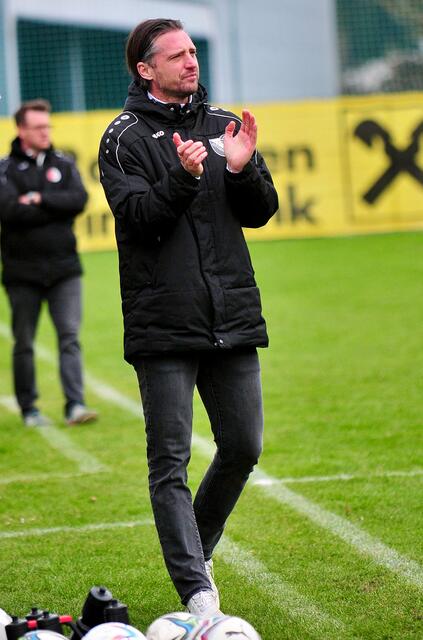 Fußball zu Ostern: Oberperfuss siegt – und befördert Völs an die Spitze ...