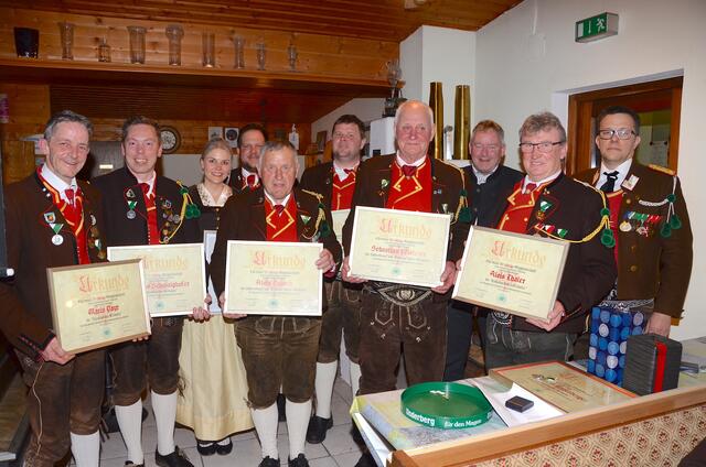 Schützen: Schwoicher Kompanie ehrt langjährige Kameraden - Kufstein