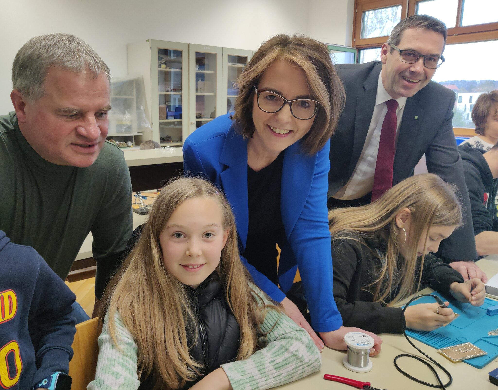 Löten & Programmieren: HTL begeistert CoderDojo Steyr-Kinder - Steyr & Steyr Land