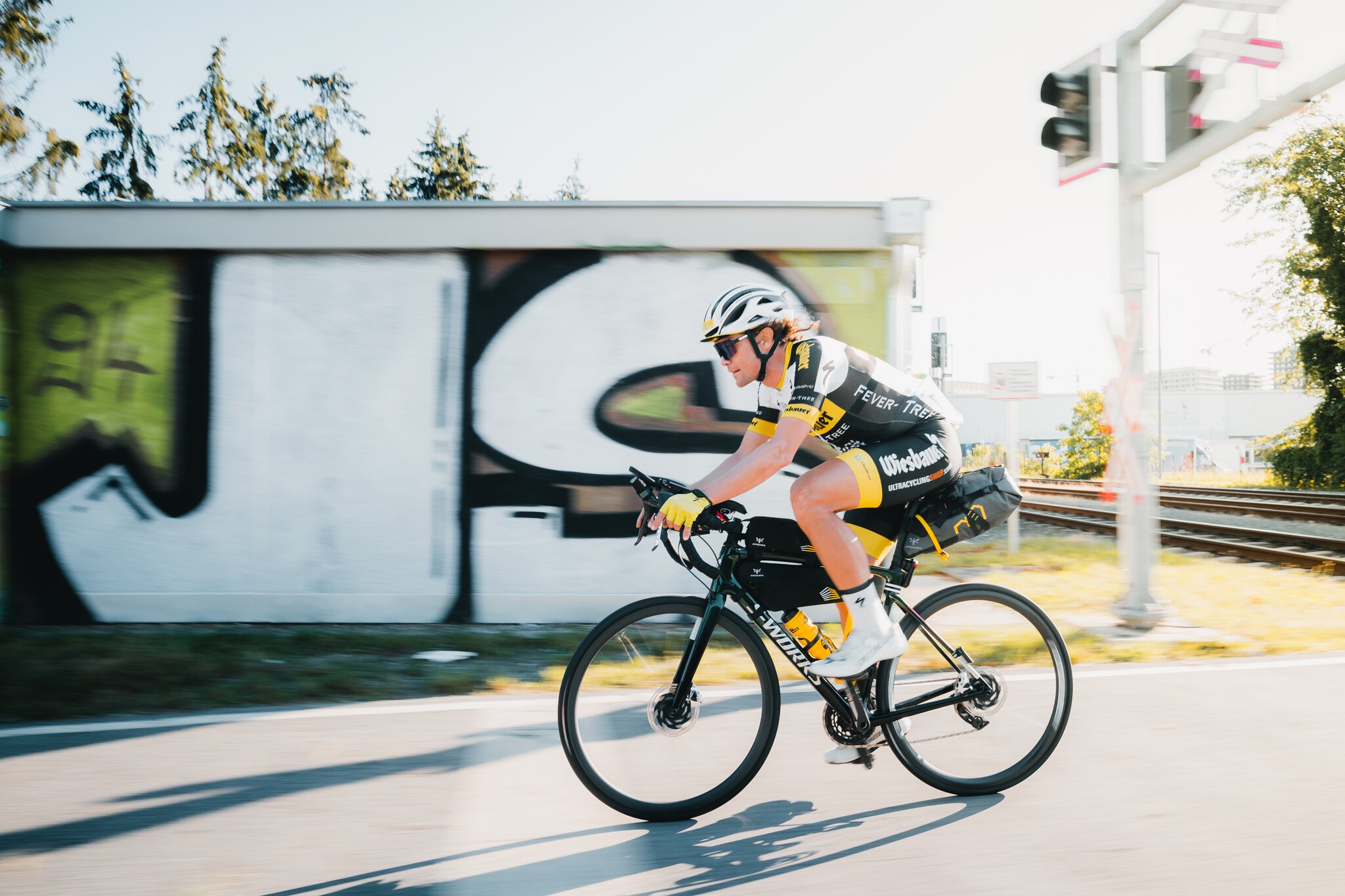 Titelverteidigung: Christoph Strasser startet Saison mit Race Across ...