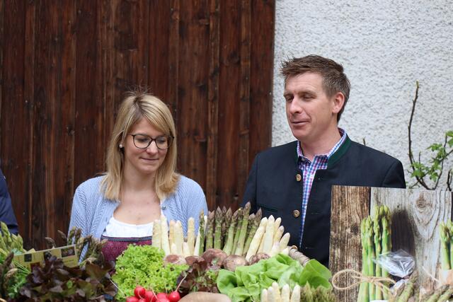 Bio Hofmann Spargel: "Wärmeres Wetter wäre für Spargel jetzt perfekt ...