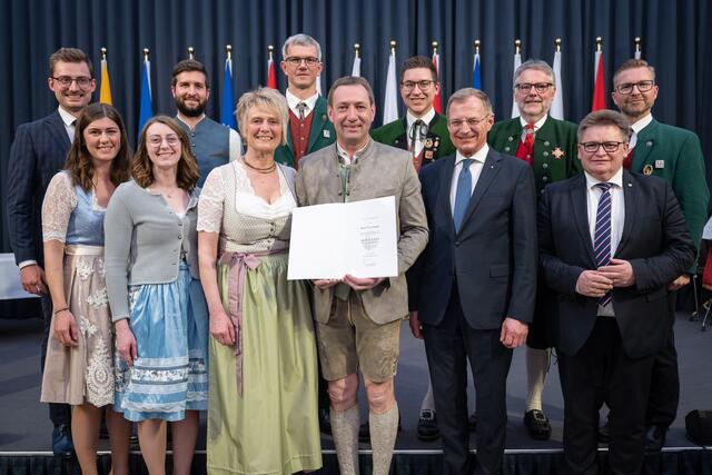 Naarn/Bezirk Perg: Höchste Landesehrung für verdienten ...