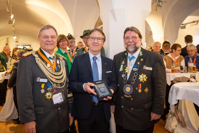 Auftakt Schützentreffen: Ritterschlag für Bürgermeister des ...