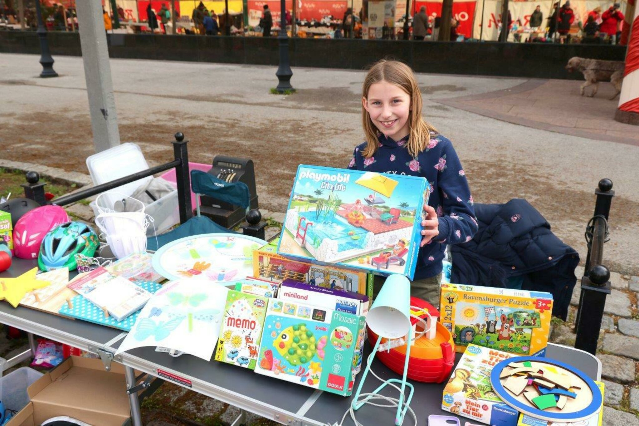 2.430 Euro für guten Zweck: "Kinder helfen Kindern"– Flohmarkt am ...