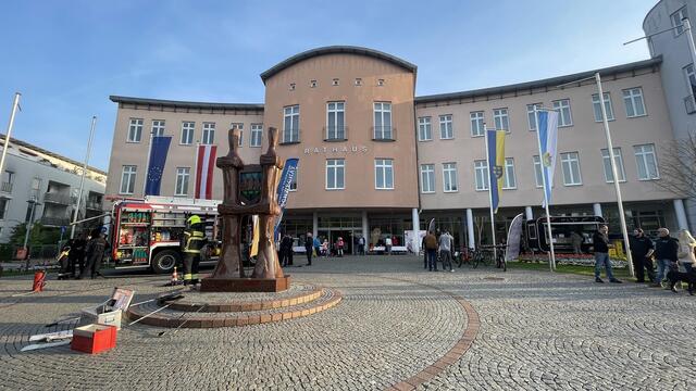 "Grias eich!": Stadtgemeinde Schwechat heißt ihre neuen Bürger ...