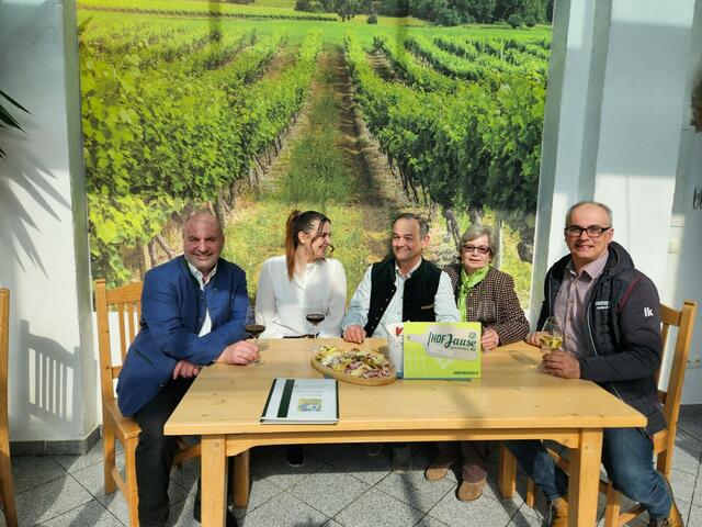 Bezirk Baden: Bauernbund lädt am 1. Mai ein zur traditionellen Hofjause ...