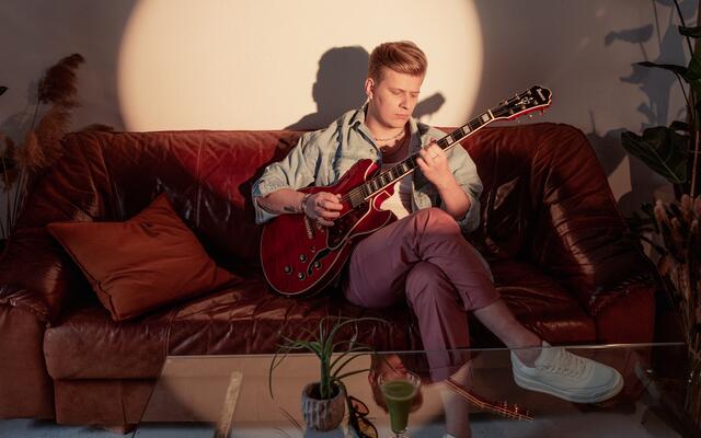 Neuer Ohrwurm: Thorsteinn Einarsson präsentiert neue Single "Echo" - Salzkammergut