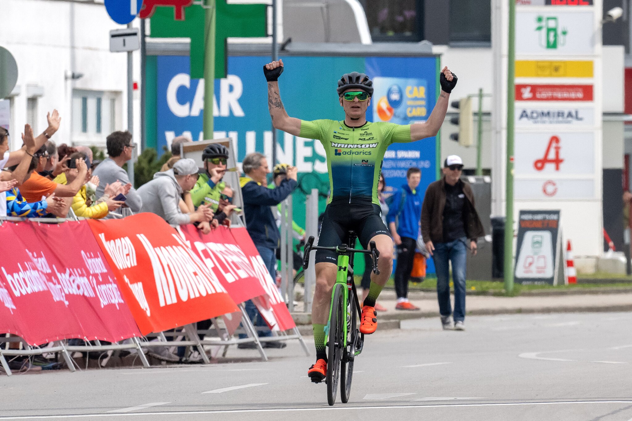 Jaka Primozic gewinnt das 61. Raiffeisen-Kirschblütenrennen 2023 - Wels ...