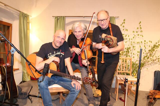 Kultband: Burg Neuhaus: Steirische Band mit moderner Volksmusik quer ...