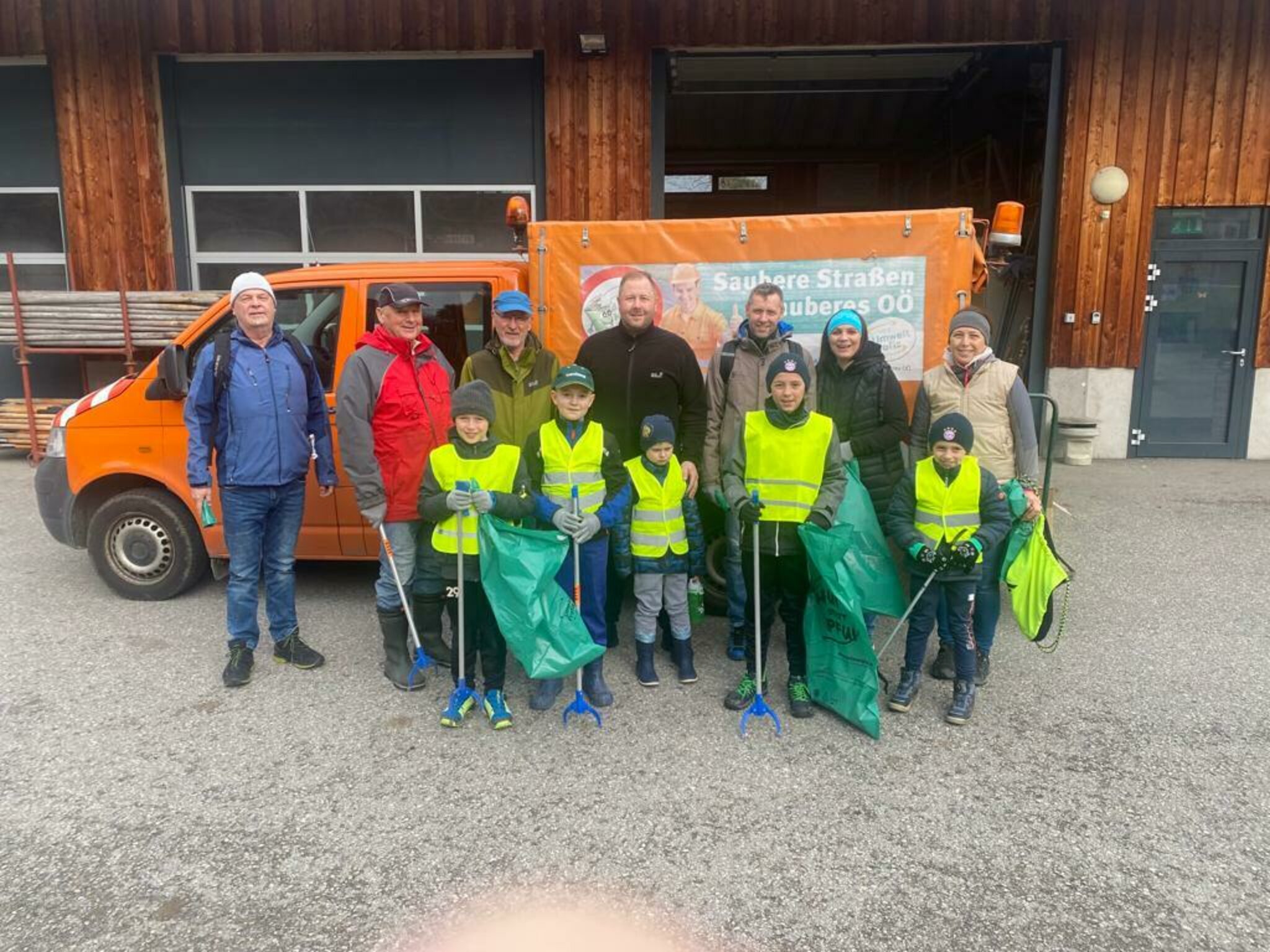 Flurreinigungsaktion: B129 in Diersbach war besonders vermüllt - Schärding