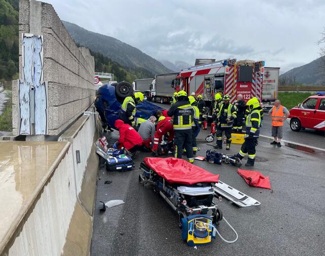Autobahnauffahrt Ossiacher See: Schwerer Verkehrsunfall mit ...