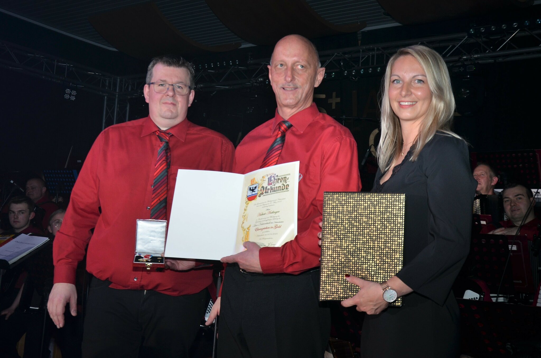 ACCO-Gründer Hubert Antlinger: Natternbacher Ehrenzeichen in Gold verliehen - Grieskirchen ...