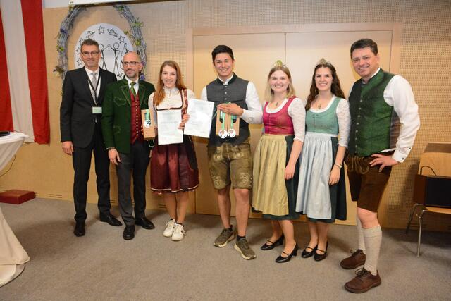 European Wine Championship: Sieg für Noah Silly und Lea Fritz im ...