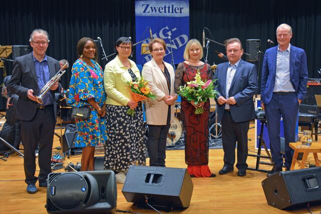 Benefizkonzert Zwettler Big Band: Lizzi Engstler als „Stimme für Afrika ...