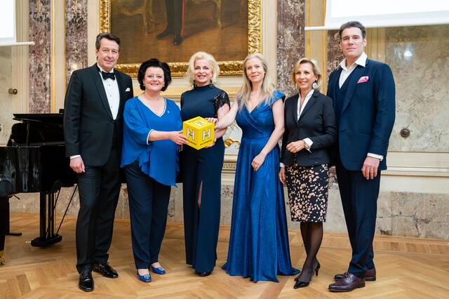 Fürs Wiener Hilfswerk: Musical-Star Lichtenberger sang im Haus der ...