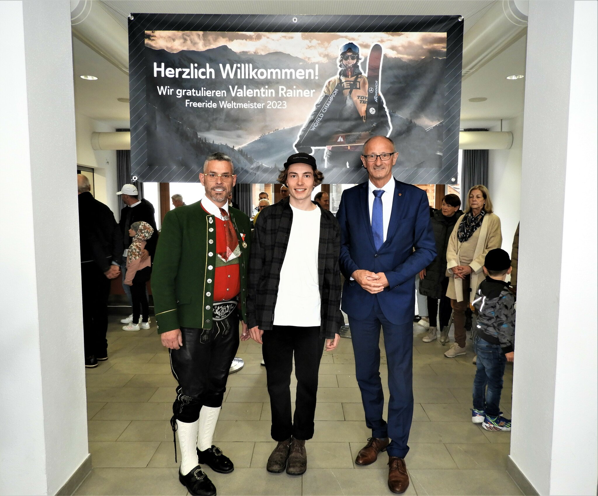 Valentin Rainer wurde in Mils empfangen: Großer Bahnhof für den ...