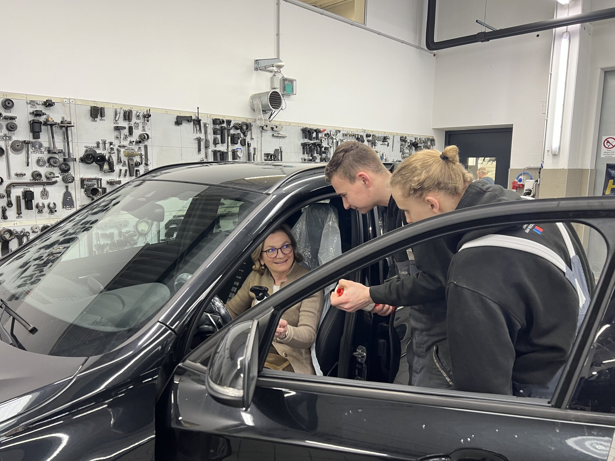 Initiative: Lehrlinge machen Mauthausner Autohaus klimafreundlicher - Perg