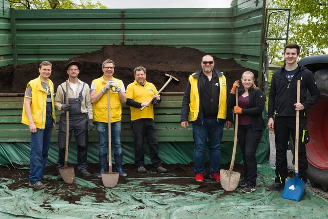 Gartensaison beginnt: ÖVP brachte frische Erde für Gramatneusiedl ...