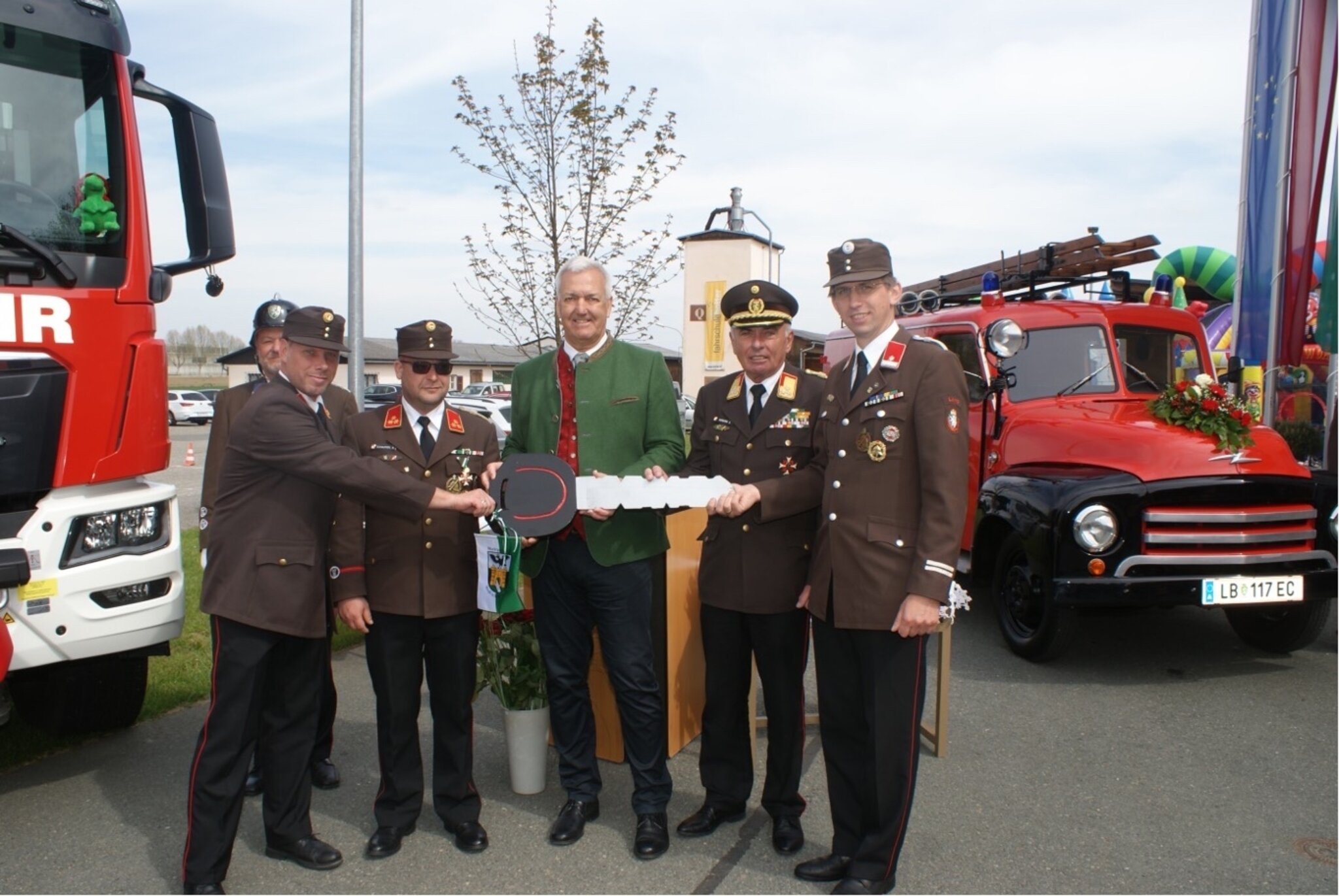 Straß: Fahrzeugsegnung der Freiwilligen Feuerwehr Straß in Steiermark ...