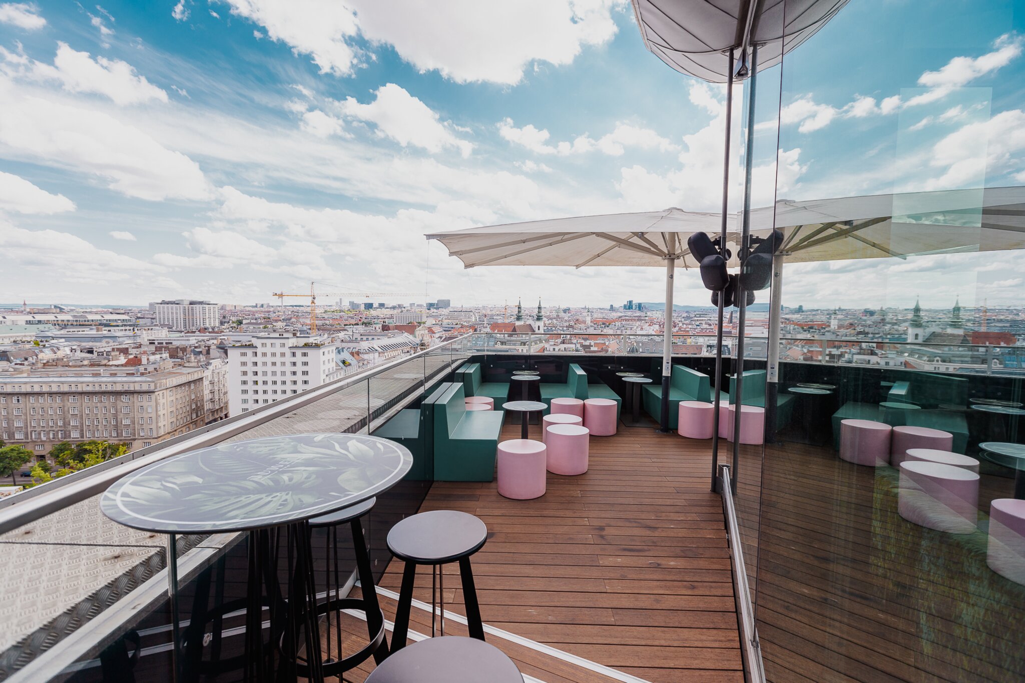 Rooftop Bar Juwel: Drinks und mediterrane Küche hoch über dem 2. Bezirk - Leopoldstadt