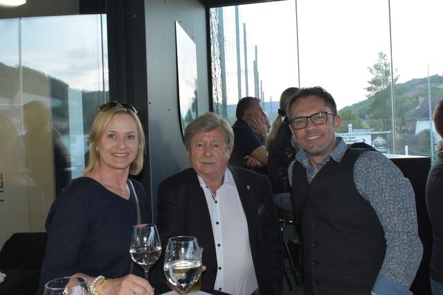 Fußball in Weiz: Das Team der Regionalmedien Weiz zu Besuch im Stadion ...