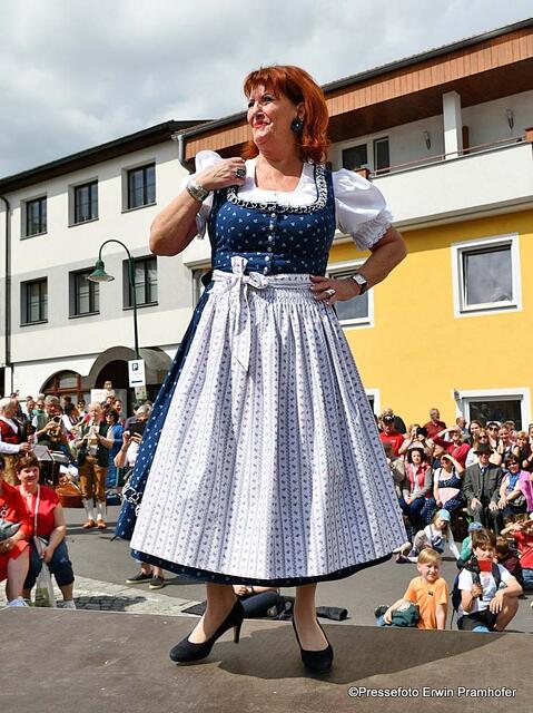 Gutau machte blau: 6.000 Gäste beim traditionellen Färbermarkt - Freistadt