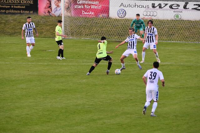 Fußball in Weiz: Das Team der Regionalmedien Weiz zu Besuch im Stadion ...