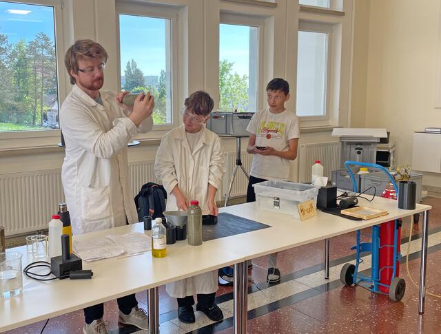 „Schule trifft Industrie“: Projekt machte Halt im Theresianum Eisenstadt - Eisenstadt