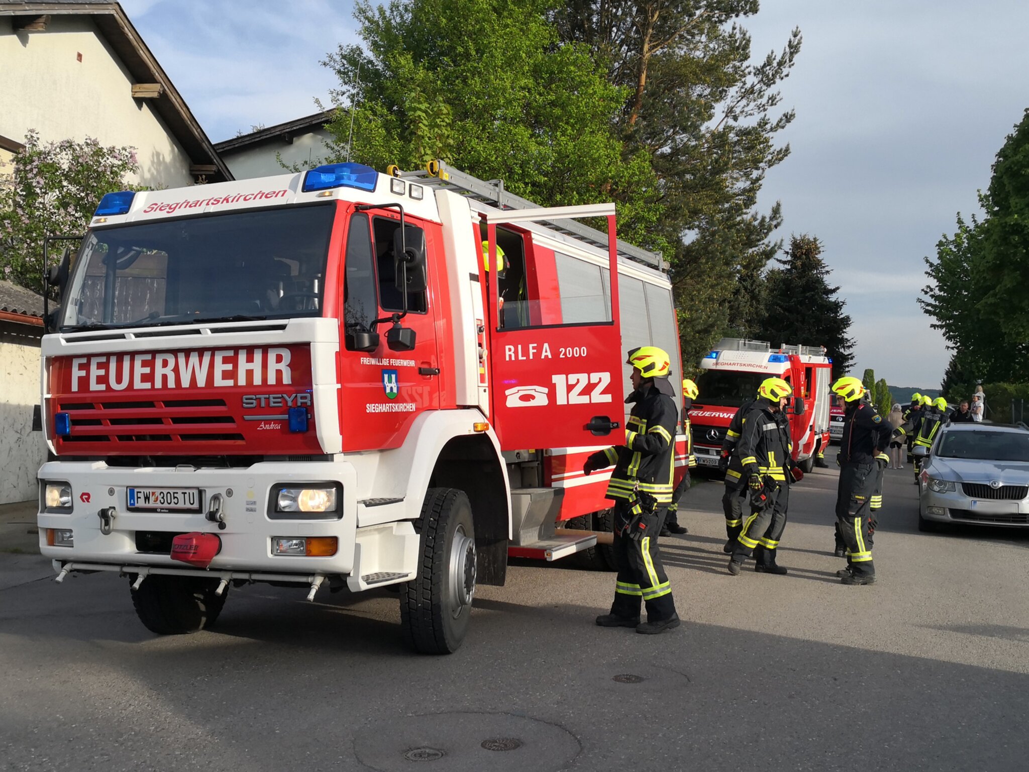 Feuerwehreinsatz mit Hubschrauber: PKW Crash bei Sieghartskirchen - Tulln