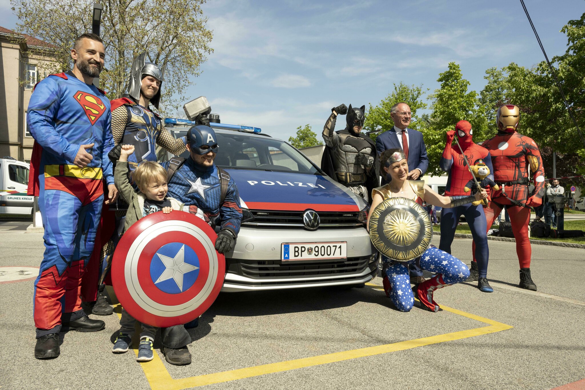 Klinik Favoriten: Superhelden überraschten kranke Kinder in Wien - Wien