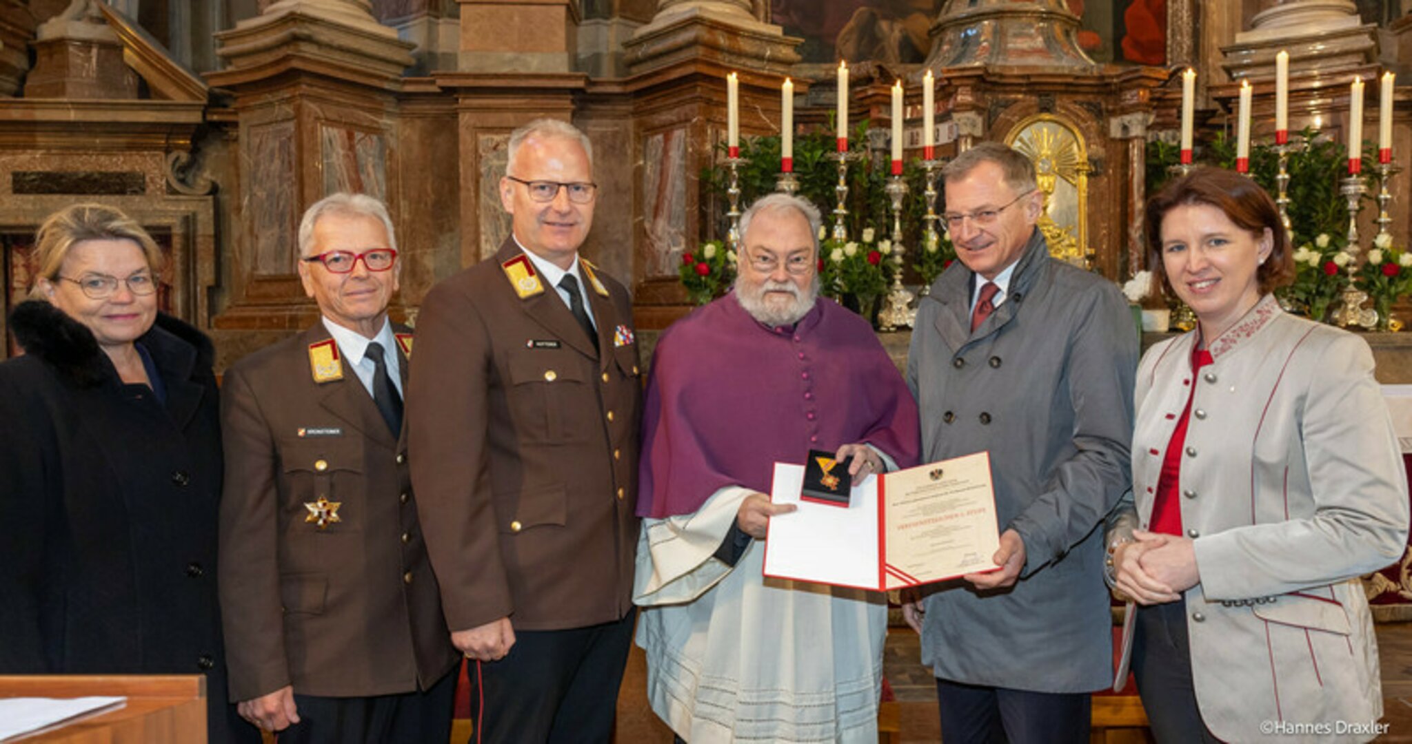 Auszeichnung für Hargelsberger Pfarrer: Ehrenlandesfeuerwehrkurat Dr. Ferdinand Reisinger geehrt ...