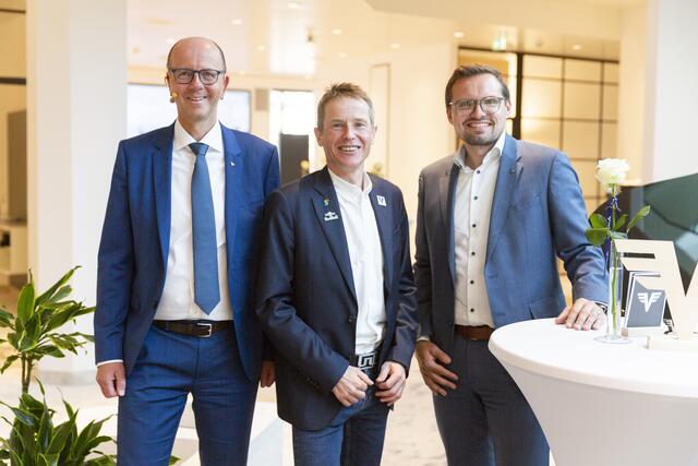 Volksbank Eröffnung (Fotogalerie): Nach Umbauarbeiten stehen die ...
