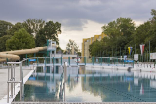 Freibäder NÖ: Pack die Badehose ein – die Schwimmbäder im Bezirk Baden ...