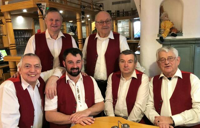 "Seetaler Buam": Waldhausner Tanzkapelle sorgt seit 50 Jahren für ...