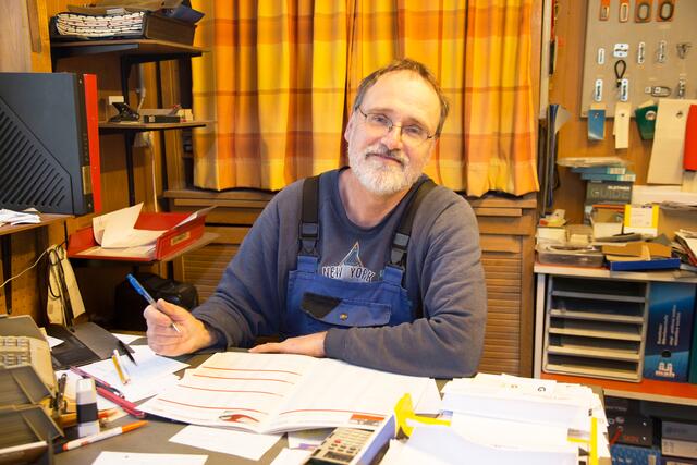 Simmering: Ein Autosattler beschert Oldtimern den zweiten Frühling ...