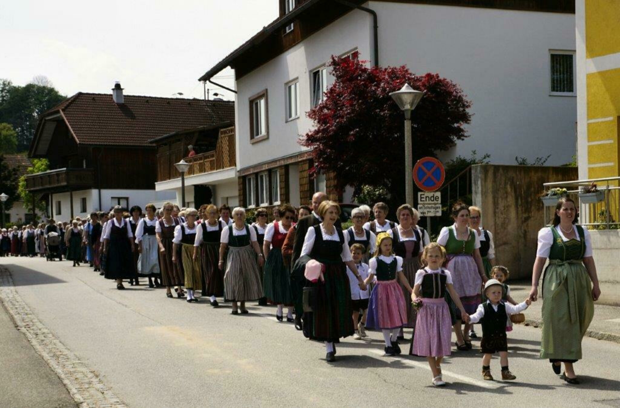 Bezirksmaiandacht bei Kaiserwetter: Jubiläum der Goldhaubengruppe ...