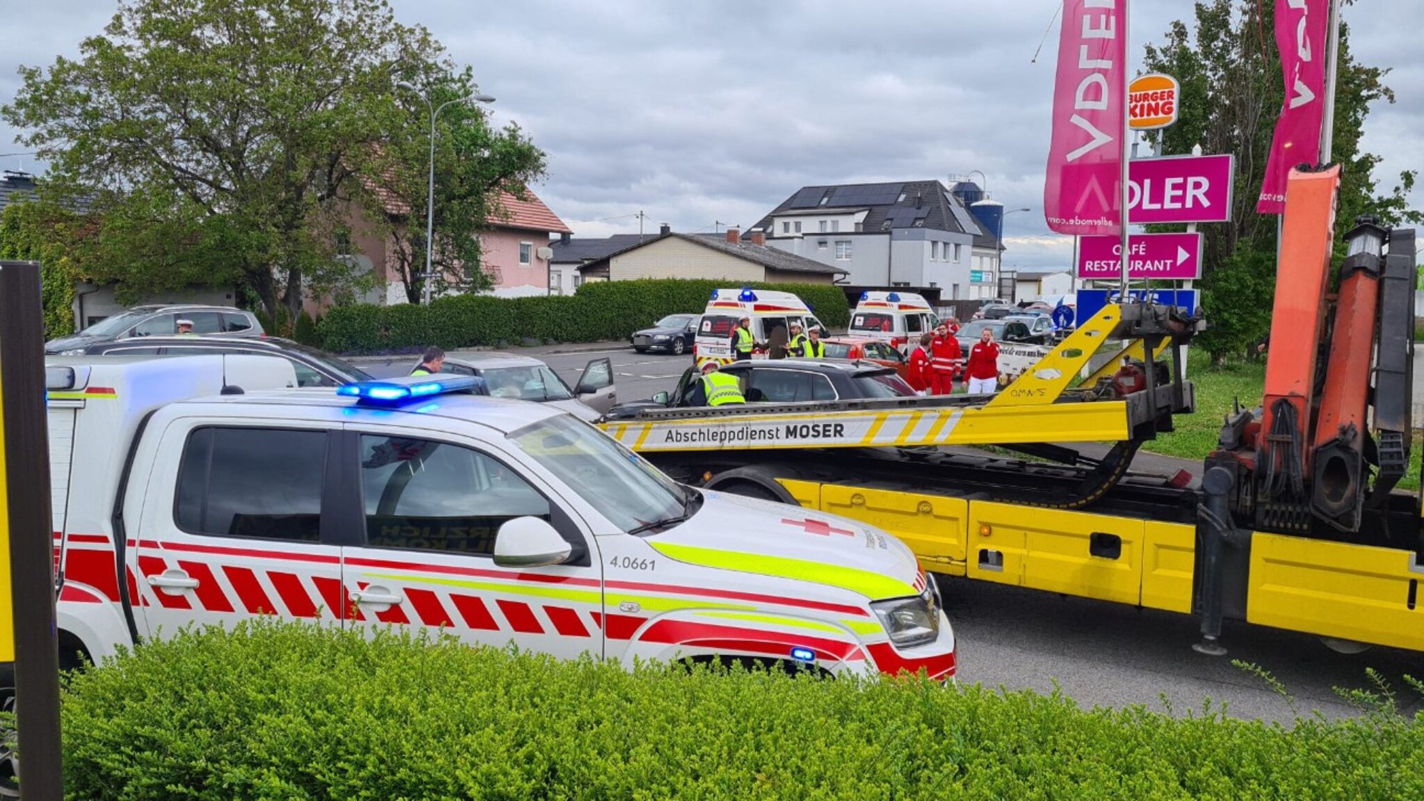 Mehrere Verletzte: Kreuzungskollision mit drei beteiligten Pkws in ...