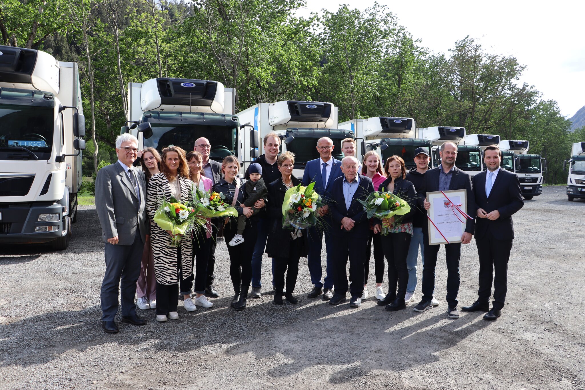 Ehrung in Familienbetrieb: Familie Kofler bekam Tiroler Landeswappen ...