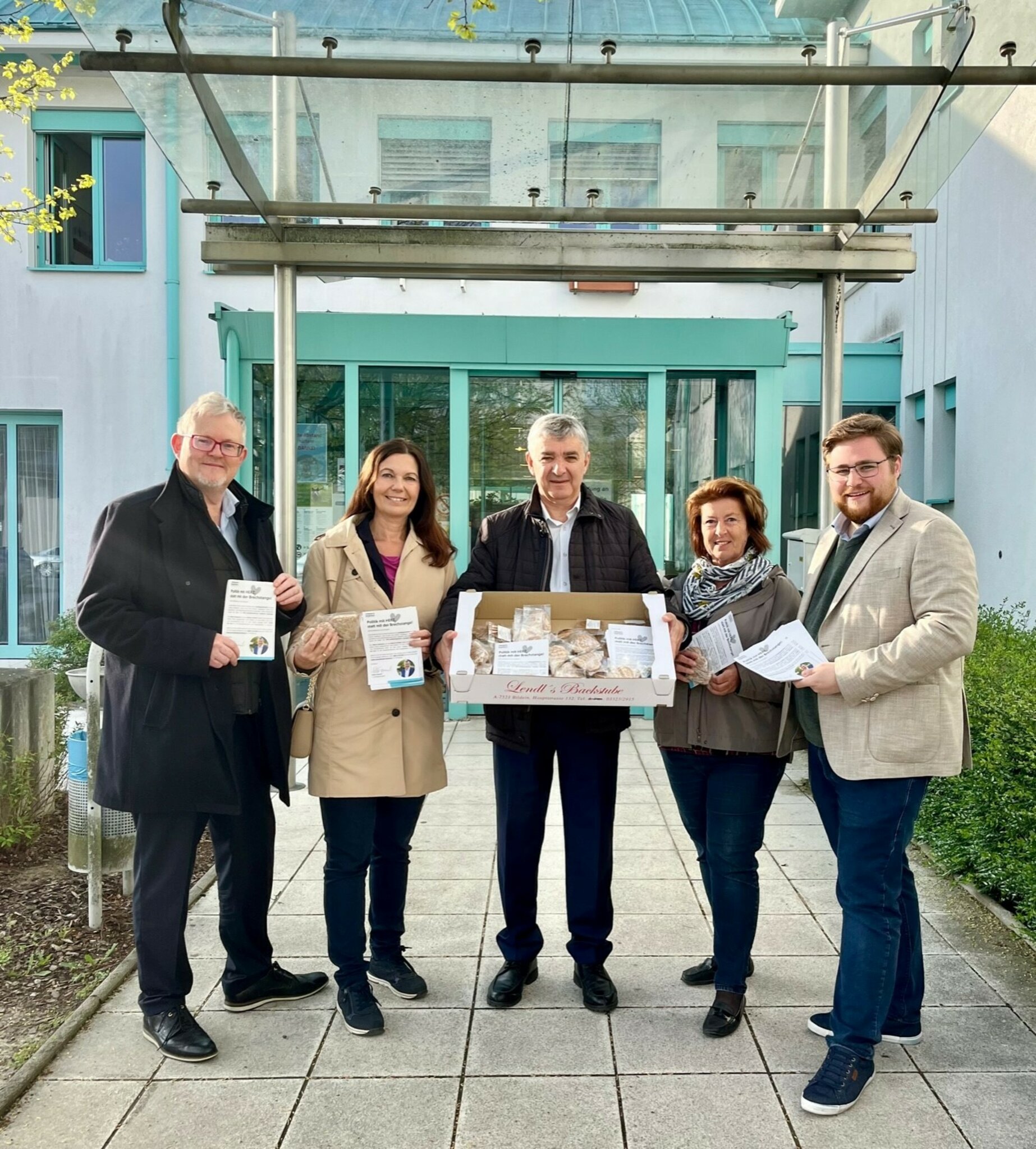 ÖVP Bezirk Mattersburg: Süßer Protest vor der BH in Mattersburg ...
