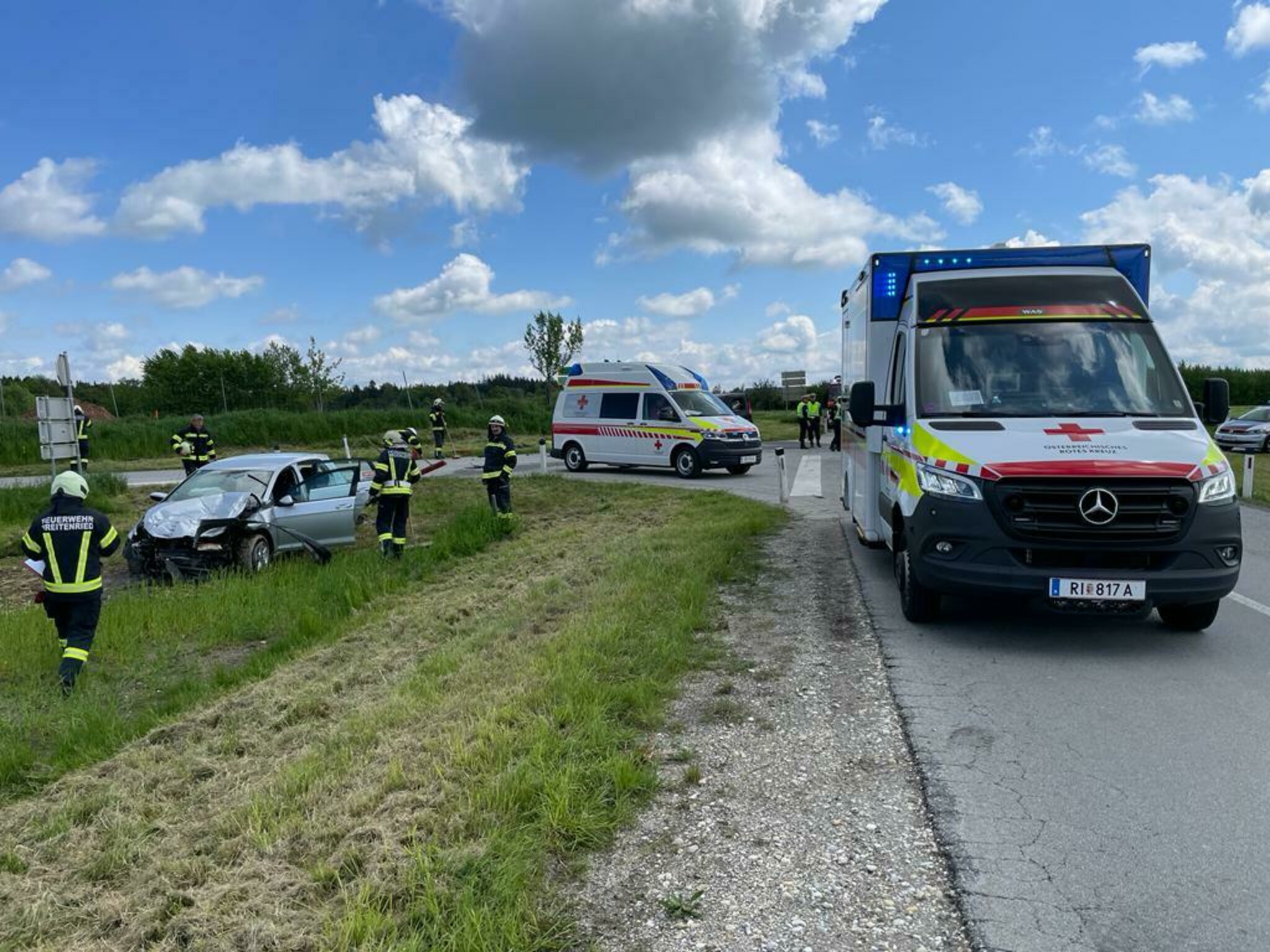 Unfall in Taiskirchen: Zusammenstoß im Kreuzungsbereich - Ried