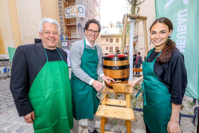 Sankt-Ulrichs-Platz: Zwei neue Bäume und ein Trinkbrunnen für den ...