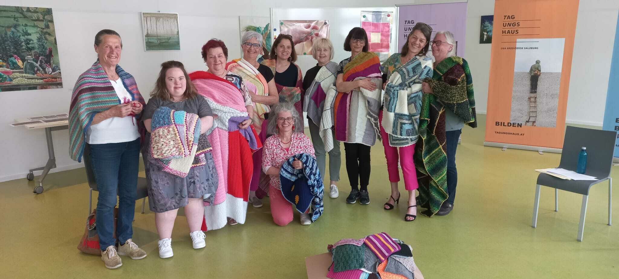 „Knitting for peace: Wir stricken gemeinsam für den Frieden“ - Kufstein