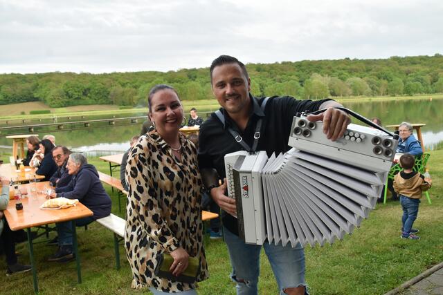 Naturbadesee Burg: Café NABABU eröffnete Saison mit Manuel Eberhardt ...