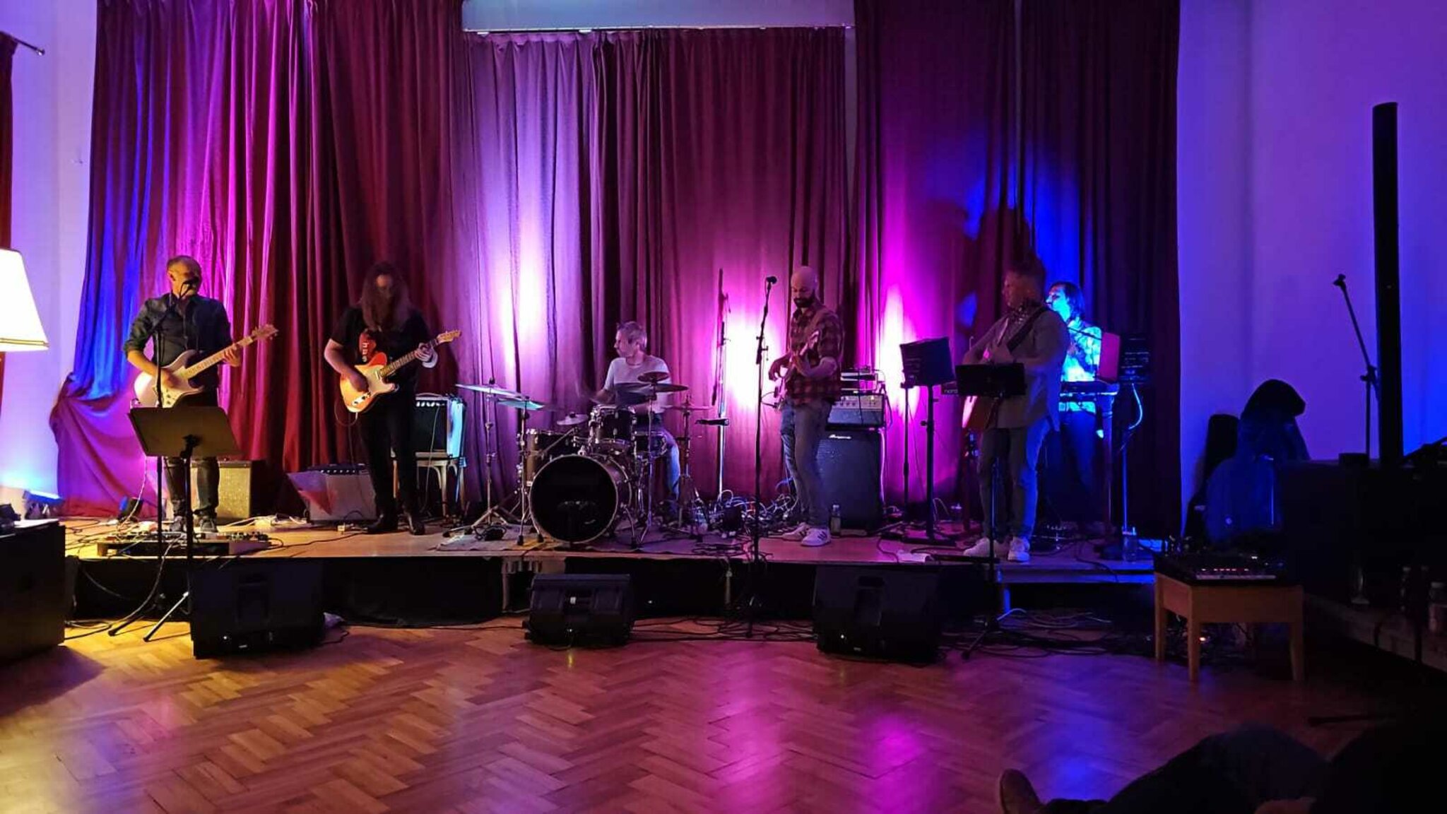 Cjuw: Open Mic Night gibt heimischen Musikern Platz auf der Bühne - Pinzgau