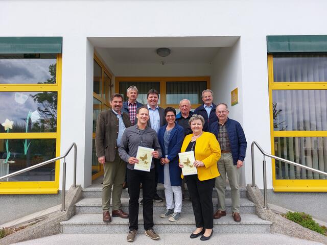 Auzeichnung: Naturparkschulen Dobersberg wieder ausgezeichnet ...