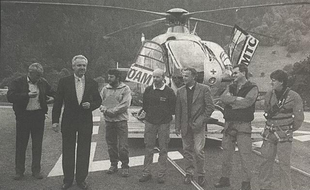 "Blickpunkt" Landeck vor 25 Jahren: "Hubschraubercrew steigt vom VW ...